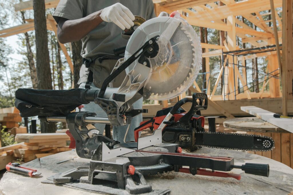 How to Use a Circular Saw Guide Rail: Tips & Tricks - Toolz Geek