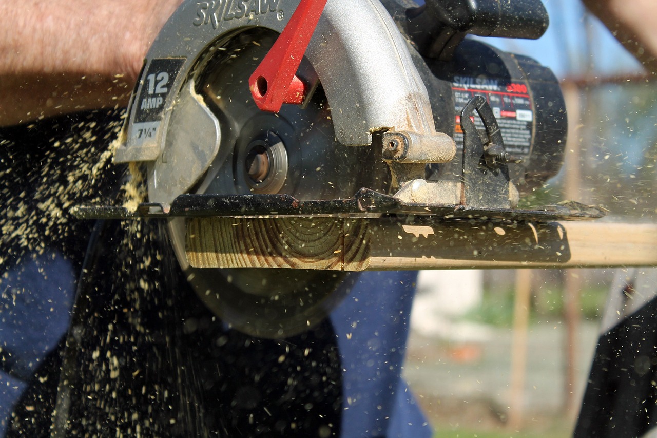 Accurately Cutting with a Circular Saw: A Step-by-Step Guide - Toolz Geek